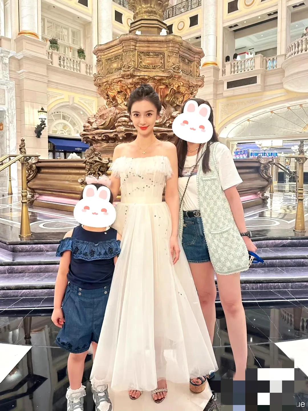 The beautiful Angelababy always surprises people, and the commercial ...