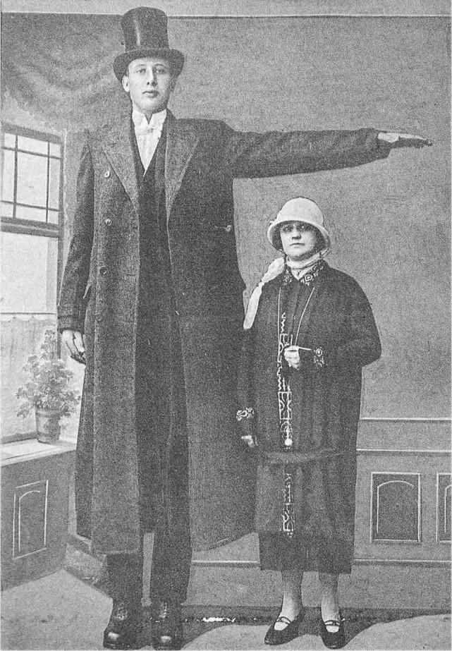 The tallest German soldier in World War II, 2.21 meters tall was ...