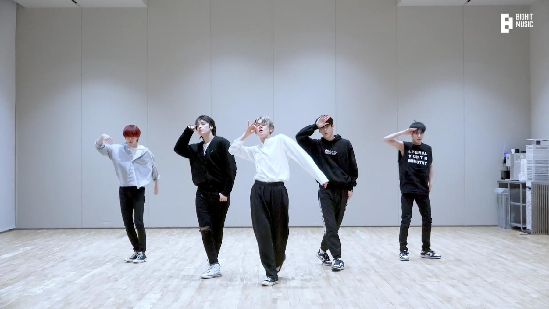 (Personal) Best Kpop boy group stage of the year TXT-Opening Sequence ...