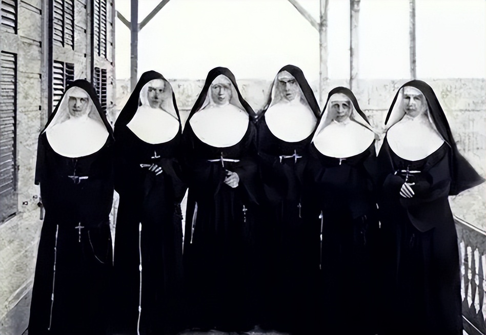 The Development of Nuns in England in the Late Middle Ages - iNEWS