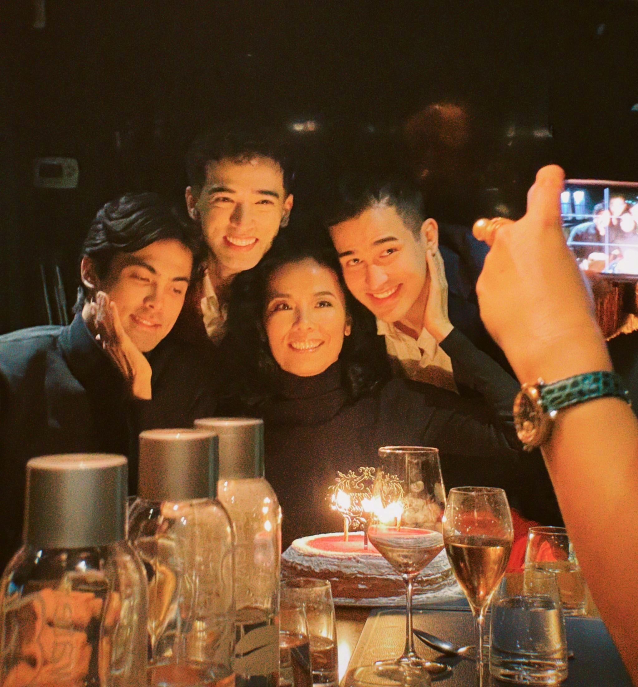 Wei Wei's son's Halloween bar has fun!The crowd was too suffocating, and they interacted ...