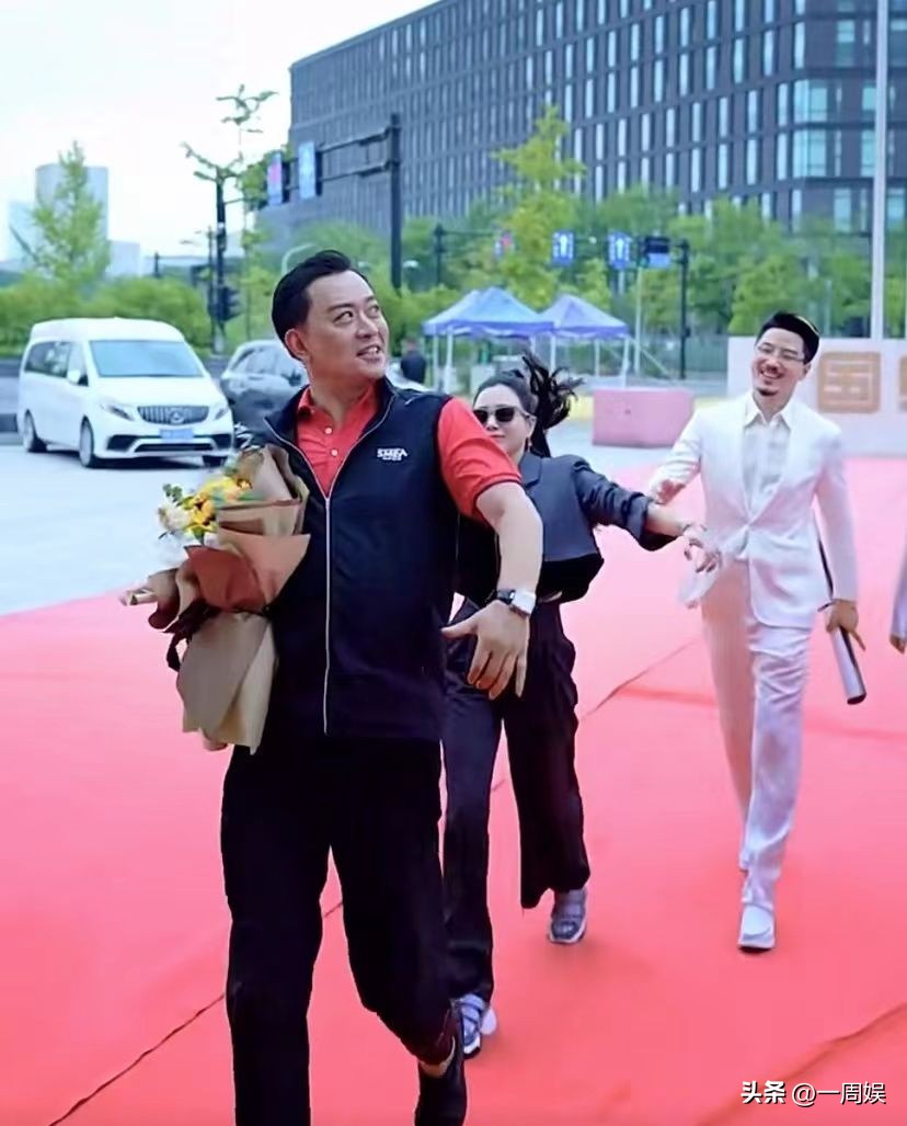 49-year-old Huang Haibing is an Internet celebrity, swaggering down the ...