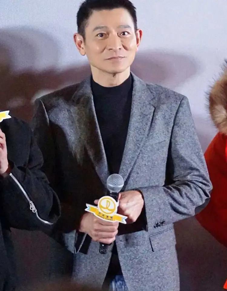 Top ten top male singers in the Chinese music scene. . . . . . - iNEWS
