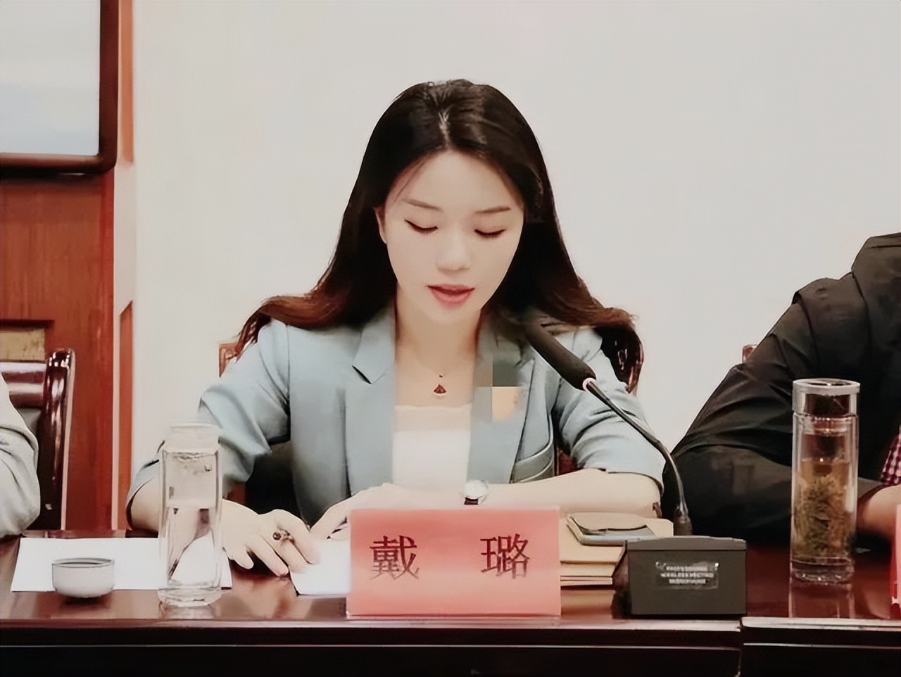 There are more than 6 people involved with Dai Lu, they are just ...