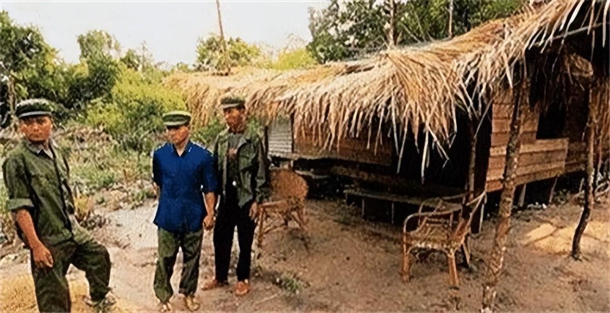 The most ridiculous Chinese "Embassy" has no walls, no beds, no doors, only three thatched huts ...