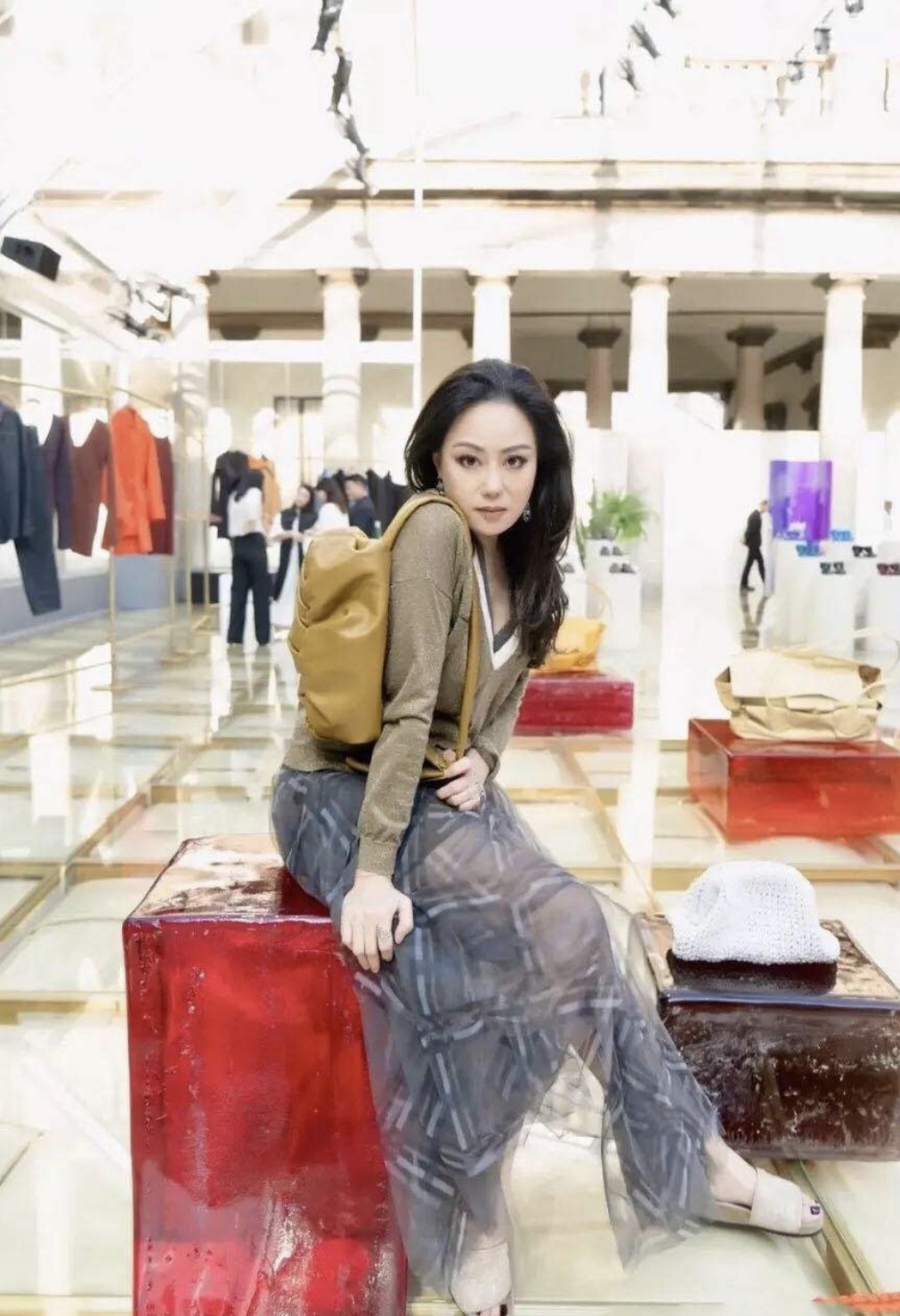 The most powerful money-worshiping girl in history, her two husbands ...