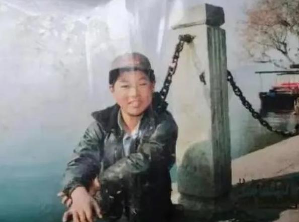 "Tough guy" Chen Zhou: Abandoned by his parents when he was young, lost ...