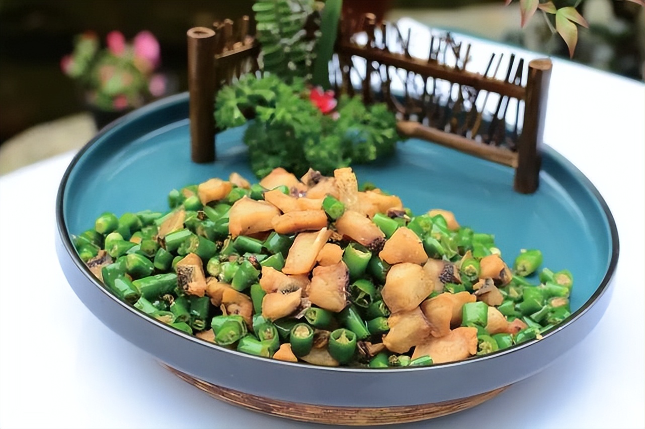 Spicy silver carp, pepper fish diced, large knife ear slices, pumpkin ...