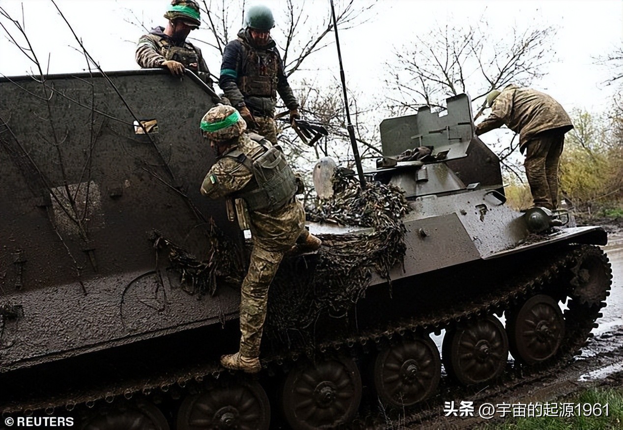 Russian Army Sends Soviet-Era Tanks From 70 Years Ago to Battle Against ...