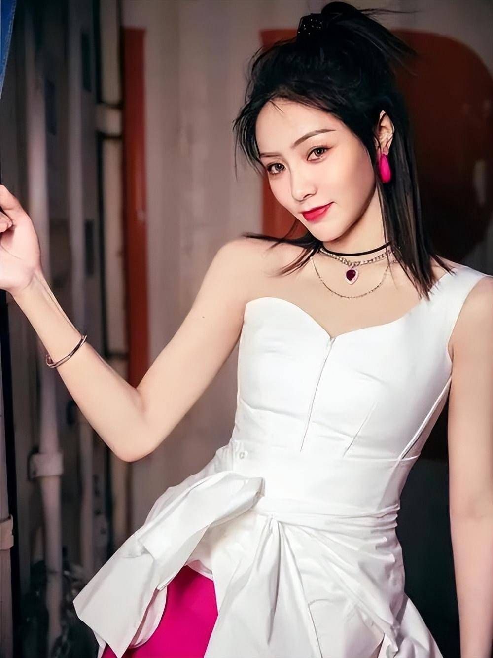 Fan Chengcheng leaves Lehua! Officially joined the sister team, sharing ...