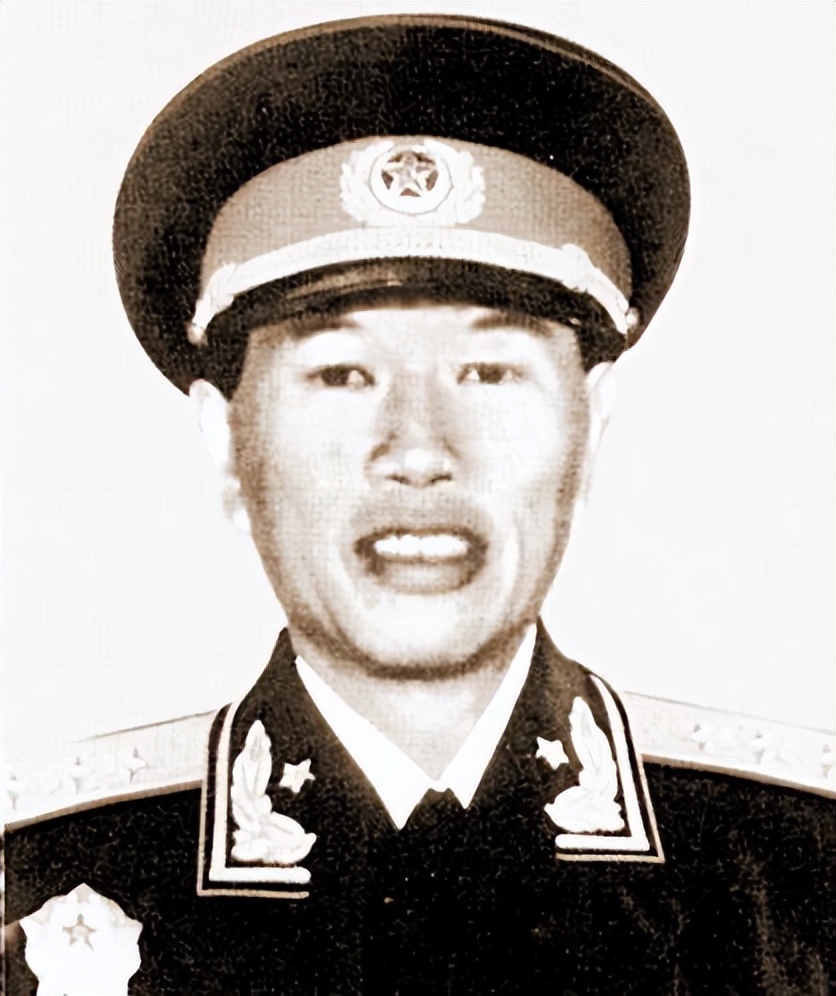 When Deng Hua became the political commissar, Huang Yongsheng said ...