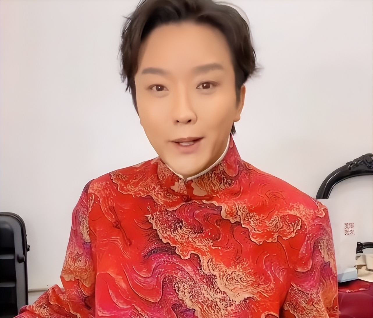 44-year-old Li Yugang was in a wheelchair on the show. He couldn't walk ...