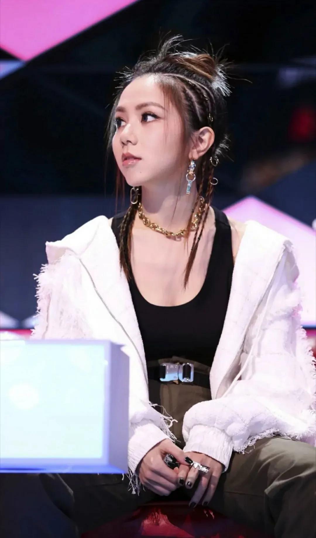 Deng Ziqi: The bubbles under the sun are colorful; just like me who was ...