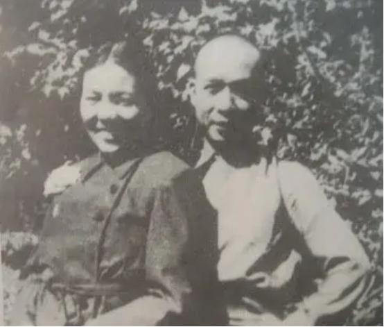 When He Zizhen returned to China in 1947, Li Fuchun asked her what she ...