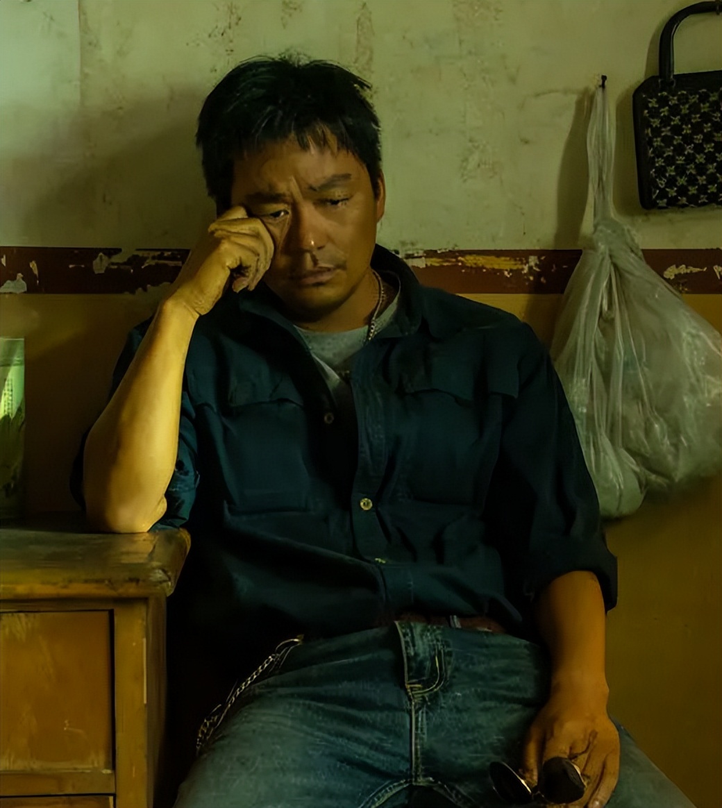 In the Octagonal Cage - A Good Movie That Always Feels Almost Ready - iNEWS