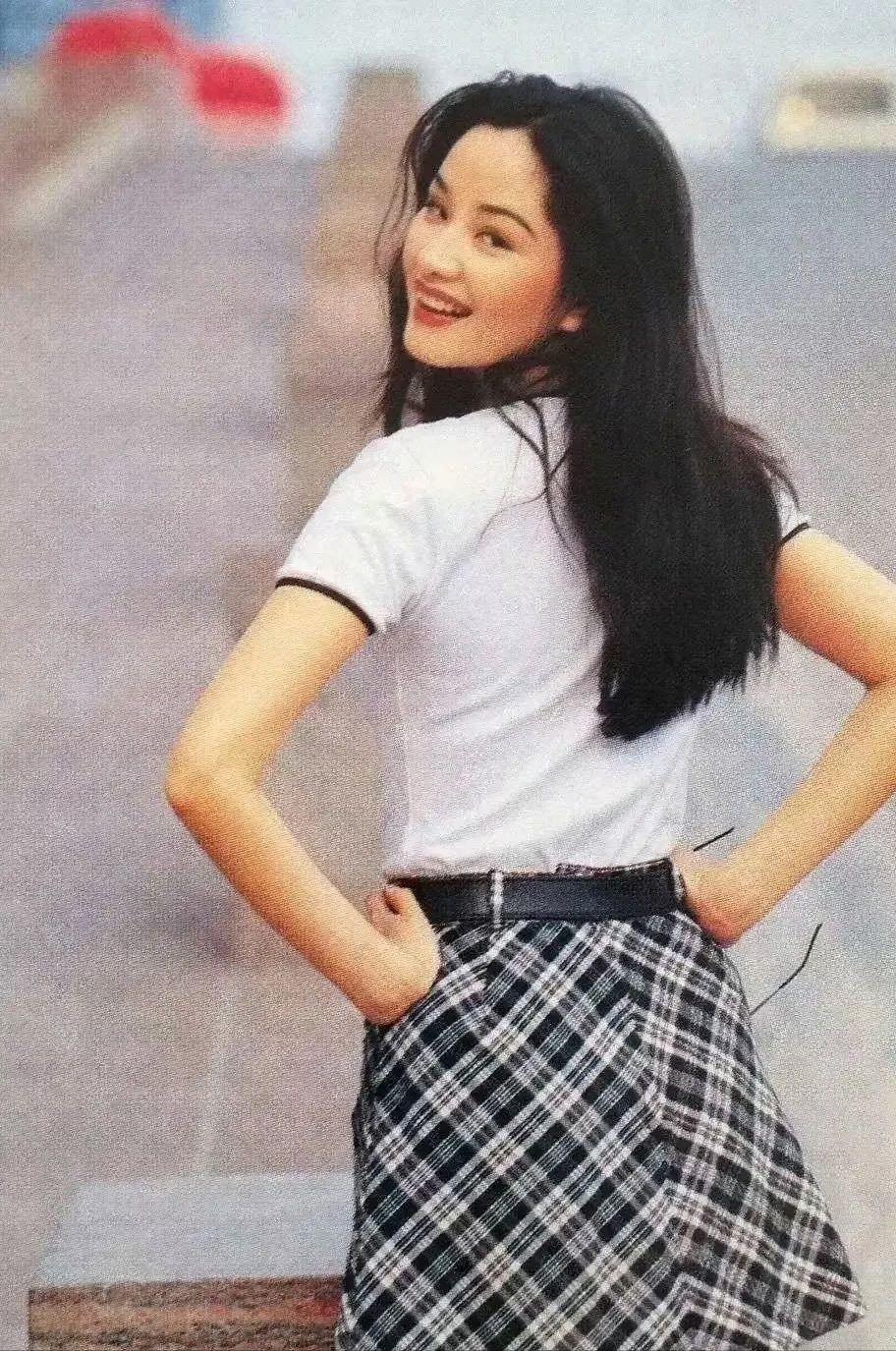 At the age of 52, Qu Ying started again and was reborn from Nirvana ...