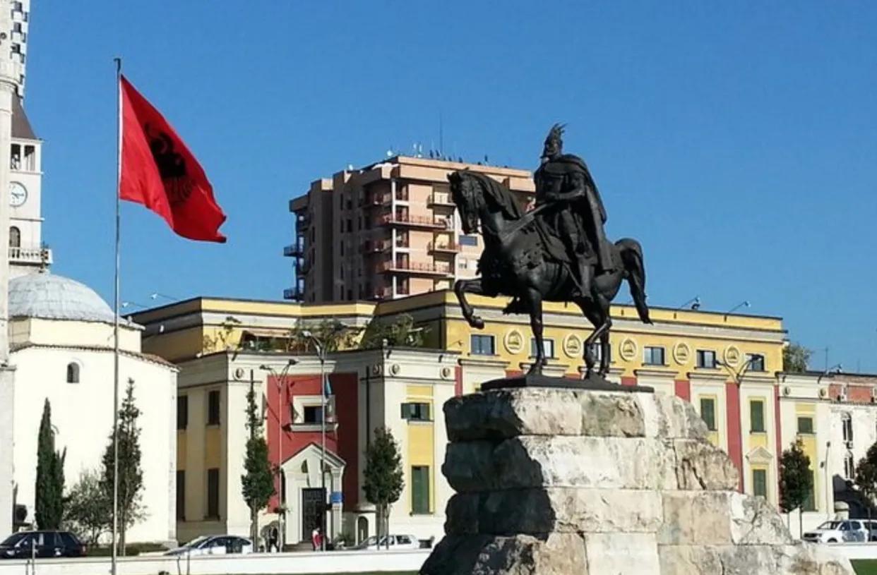 How to evaluate the former leader of Albania, Hoxha? - iNEWS