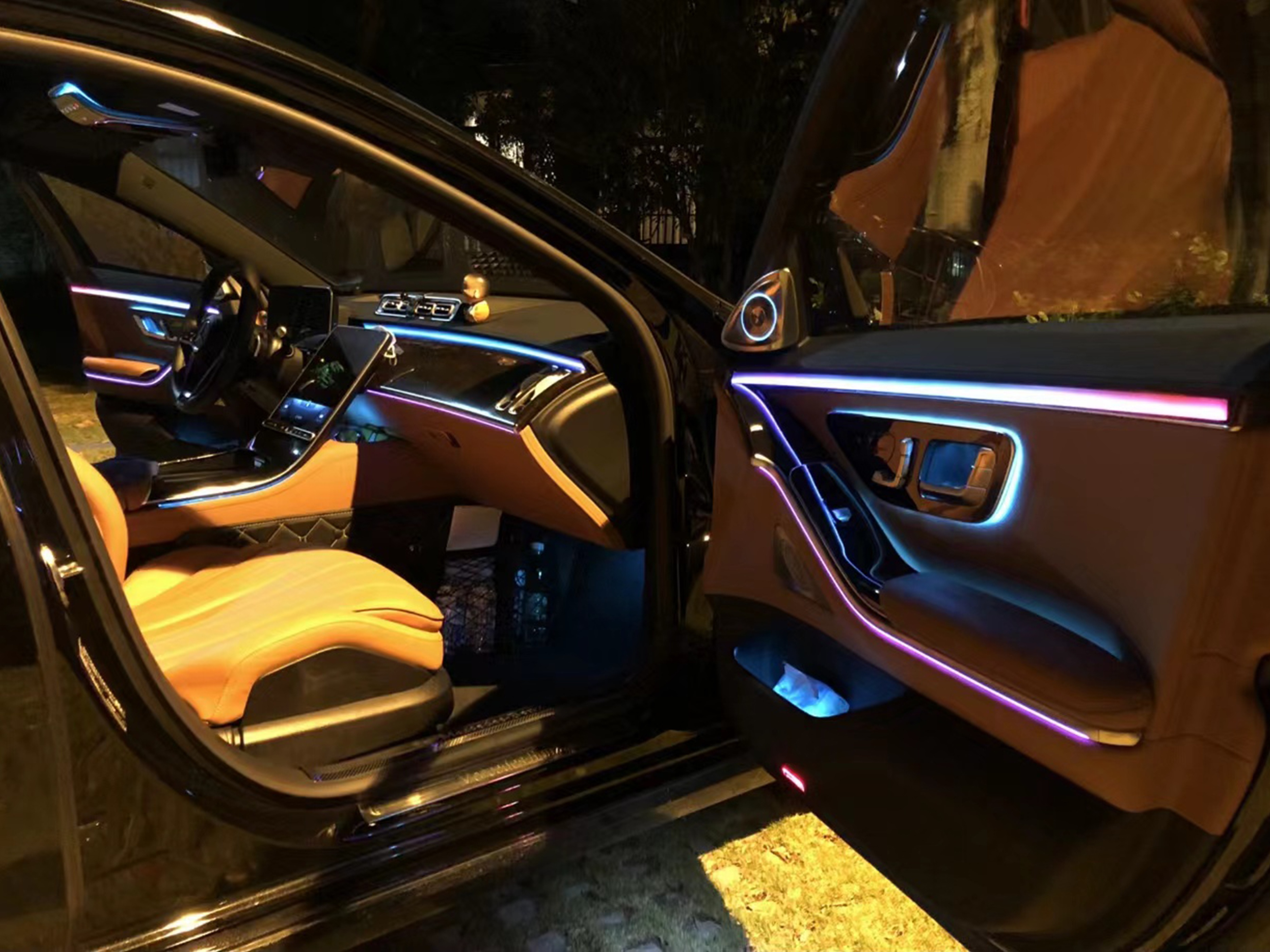 Maybach's new S480 upgrades active ambient light and its soul with 4D rotating tweeter - iMedia