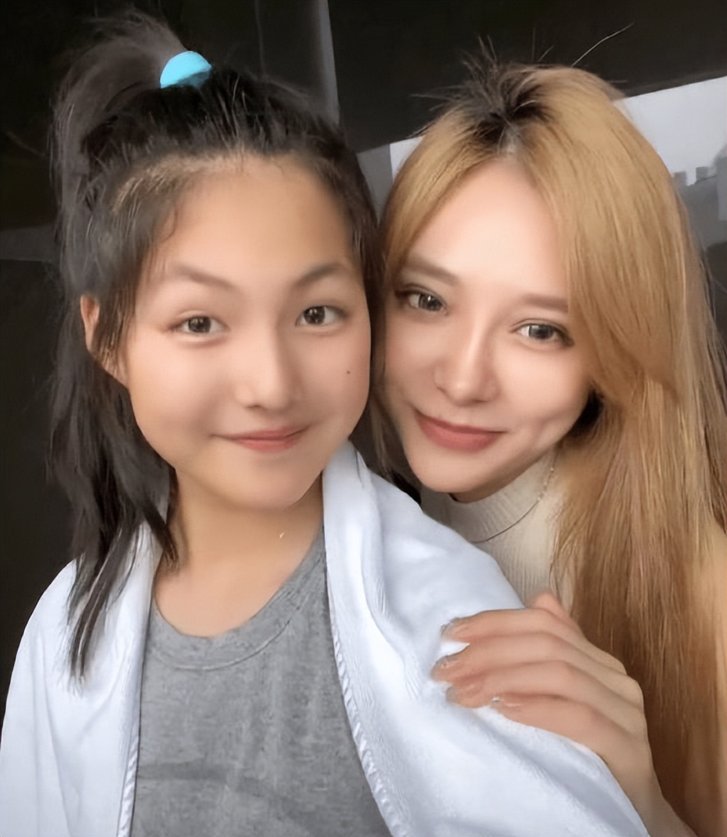 Li Xiang's 14-year-old daughter's fitness photos are released, Wang ...