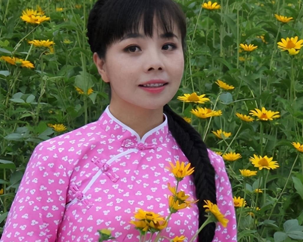 Grassroots singer Wang Erni's identity was exposed and she hid it from ...