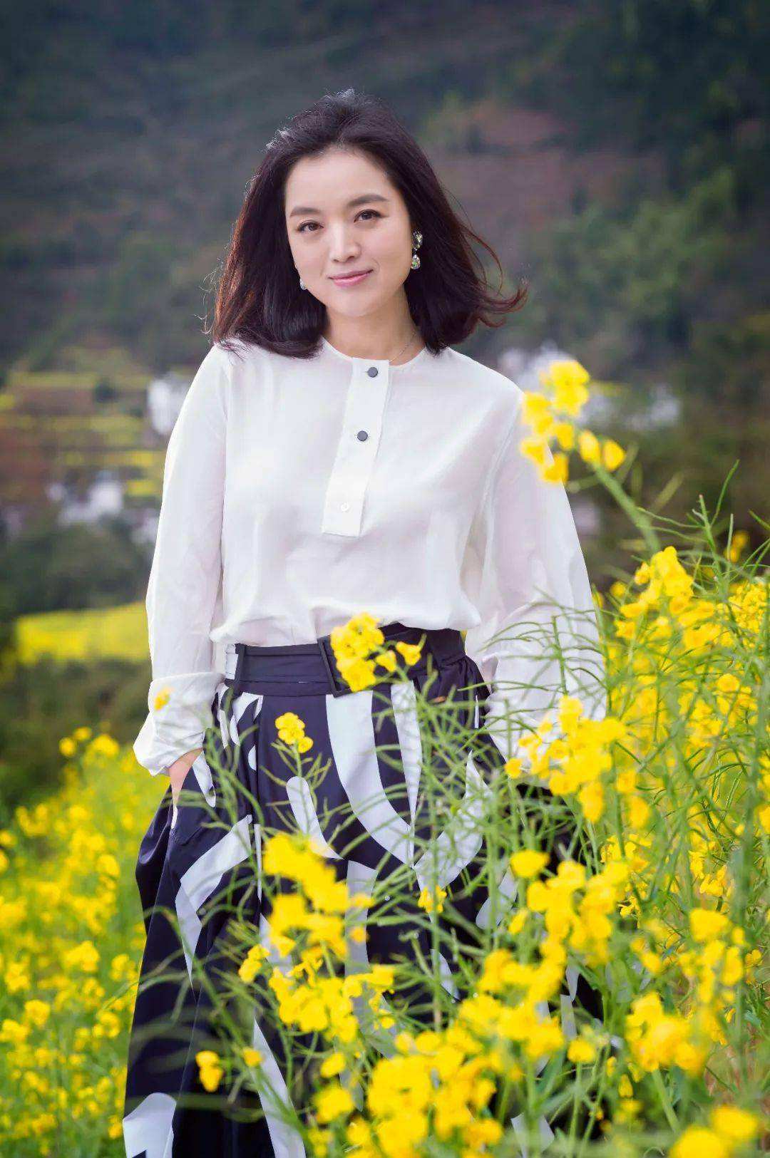 Famous singer Bai Xue: People become popular again in middle age, and ...