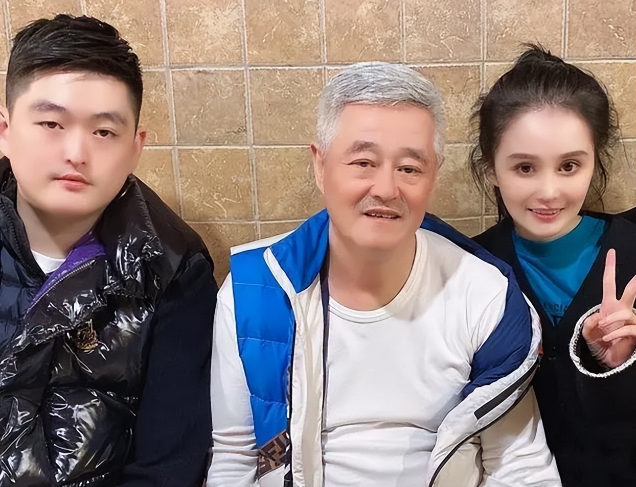 The same is to say hello to the elders, put Guo Qilin and Zhao Yinan ...