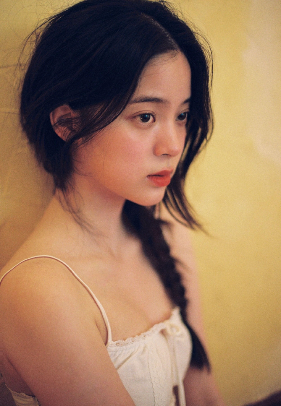 Full of pure desire!Ouyang Nana white nightdress photo - iMedia