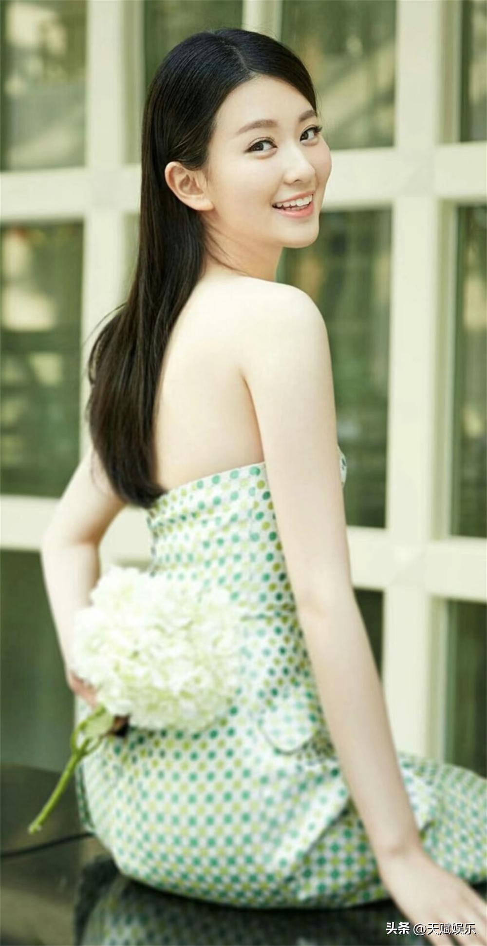 Actor Qiao Xin photo album "Four" - iNEWS