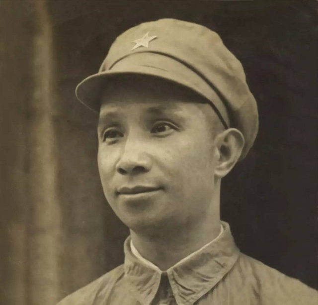 Chu Qing joined the army at the age of 15, refused Su Yu's confession ...