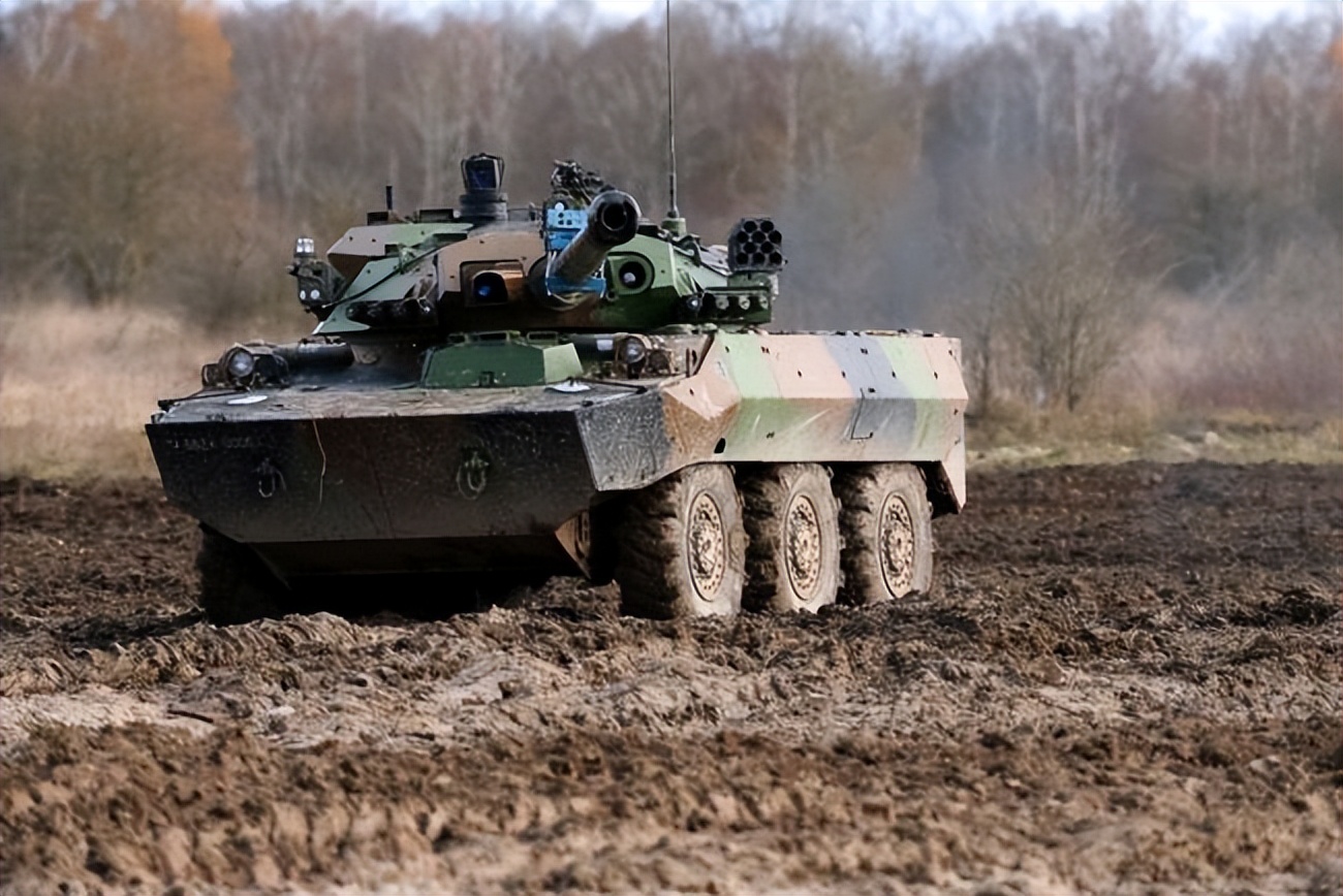 The Ukrainian commander denounced: the French donated AMX-10RC tank is ...