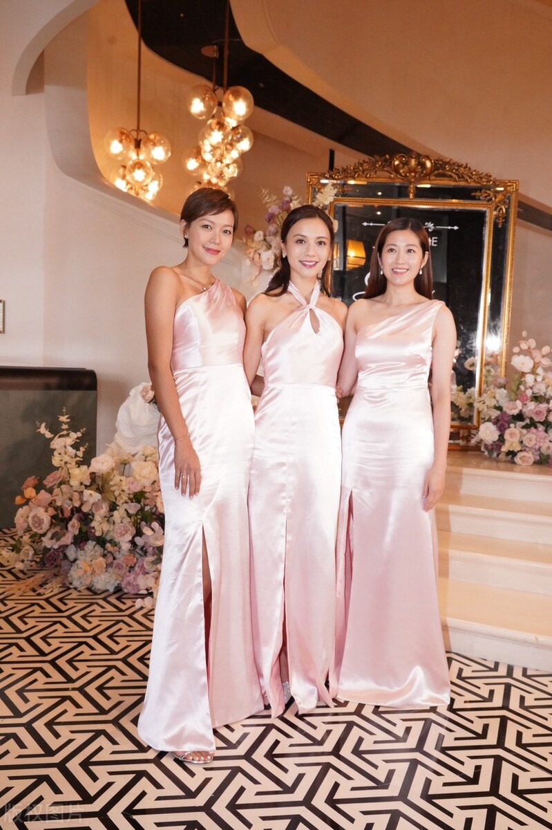 Bridesmaids Chen Ziyao, Liang Nuoyan and Li Jijun attended the wedding ...