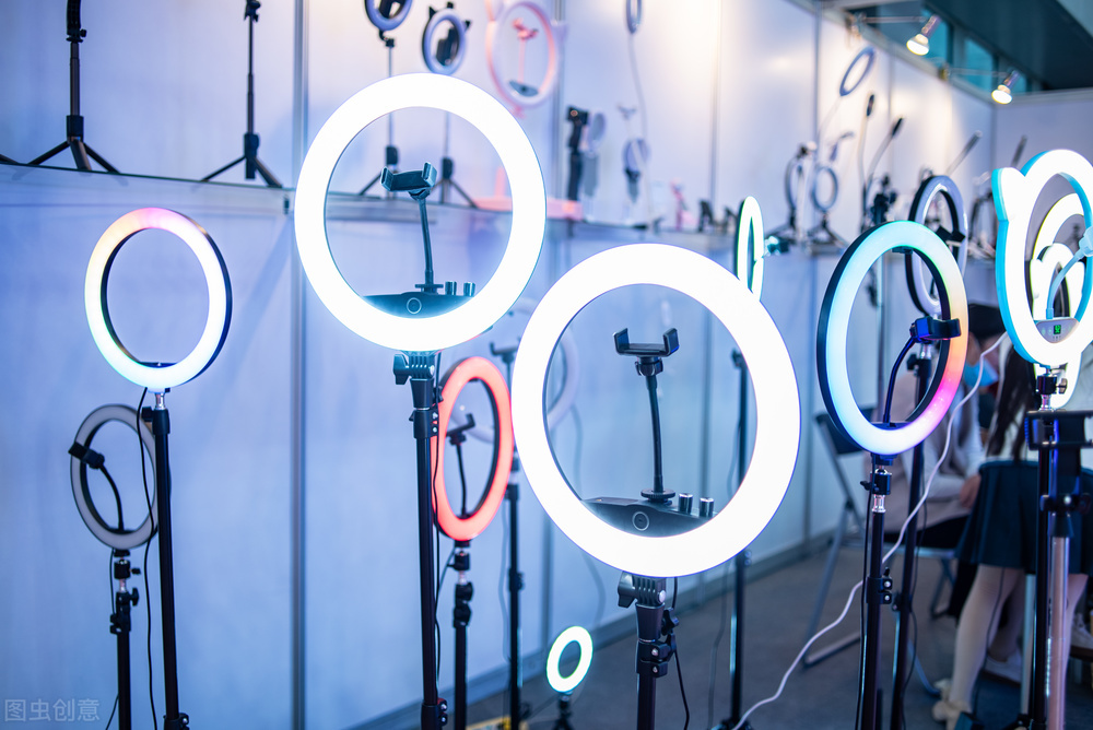 What are the necessary equipment for beginners to play photography? - iNEWS