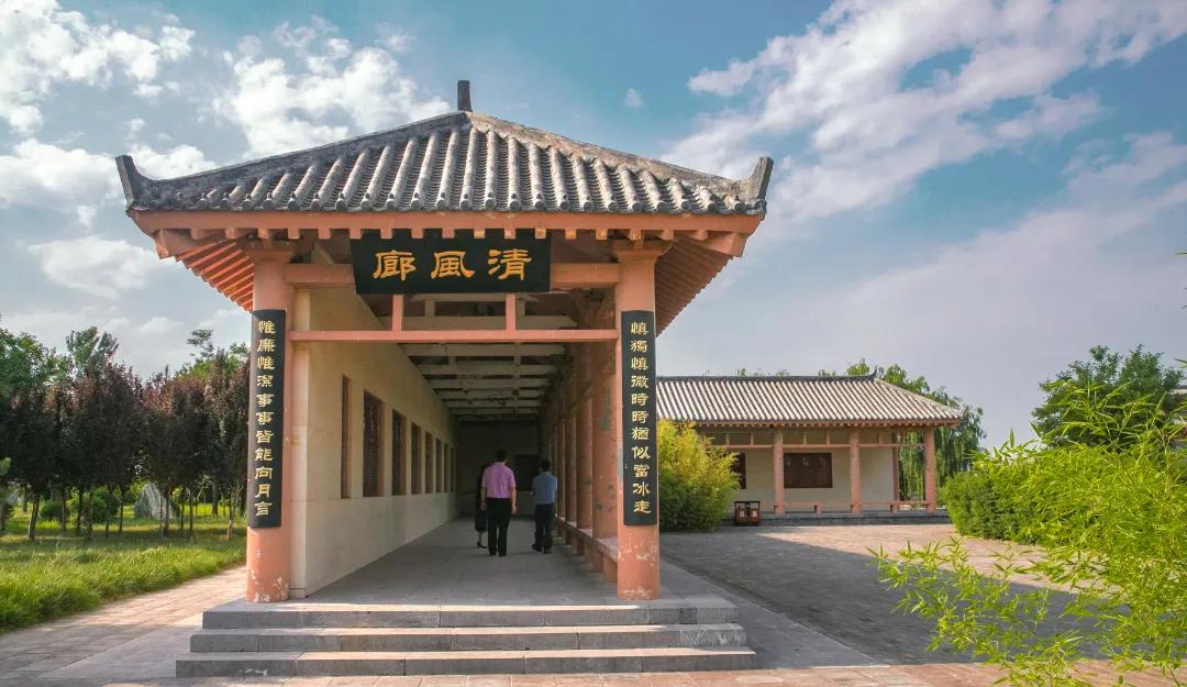 "Mr. Four Knowledge" Yang Zhen's spirit shines on China - iNEWS