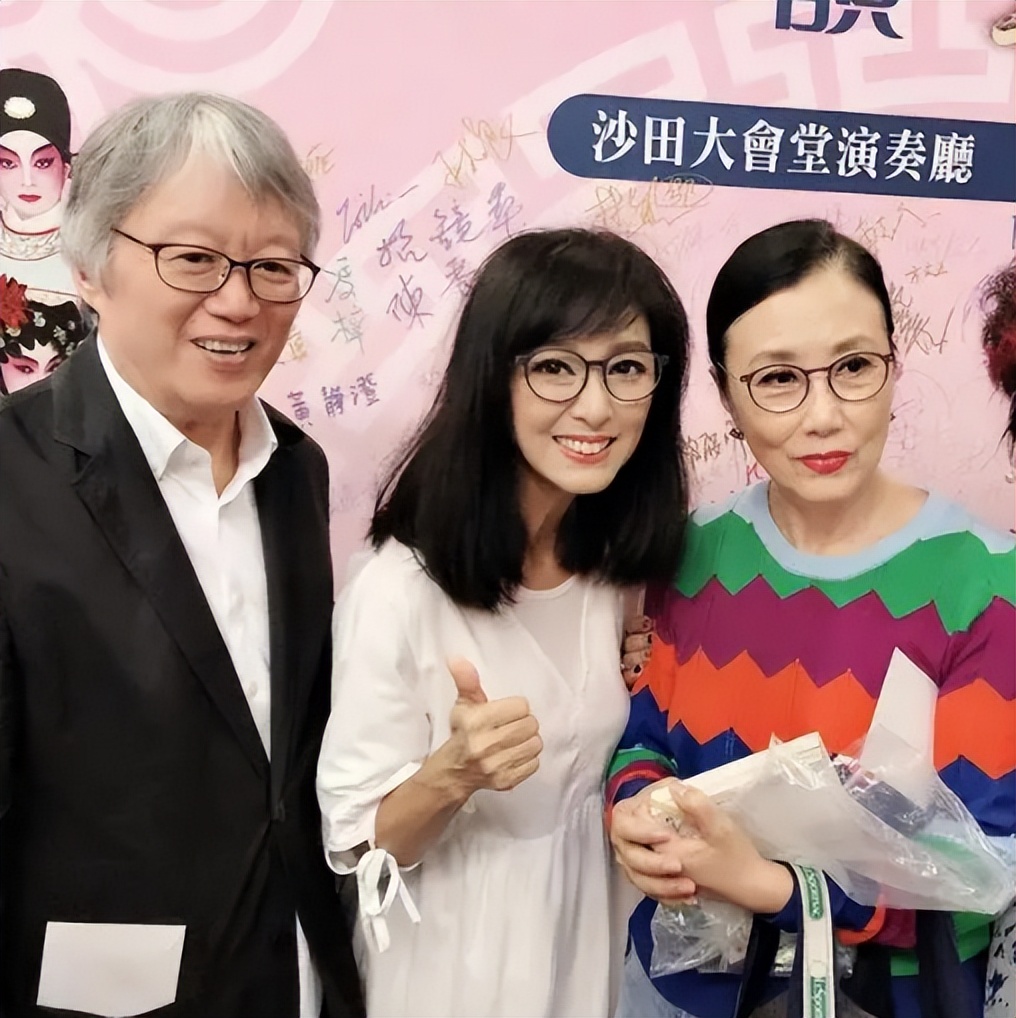 67-year-old Mi Xue and 75-year-old Wang Mingquan are in the same frame ...