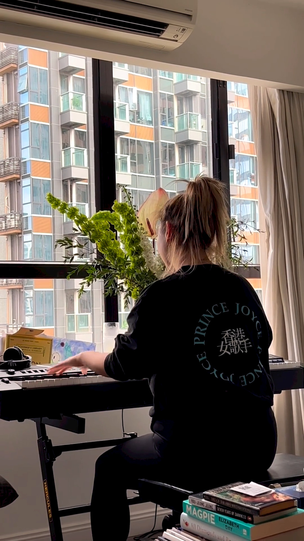 Zheng Xinyi disappeared for 3 months and finally reappeared! Playing ...