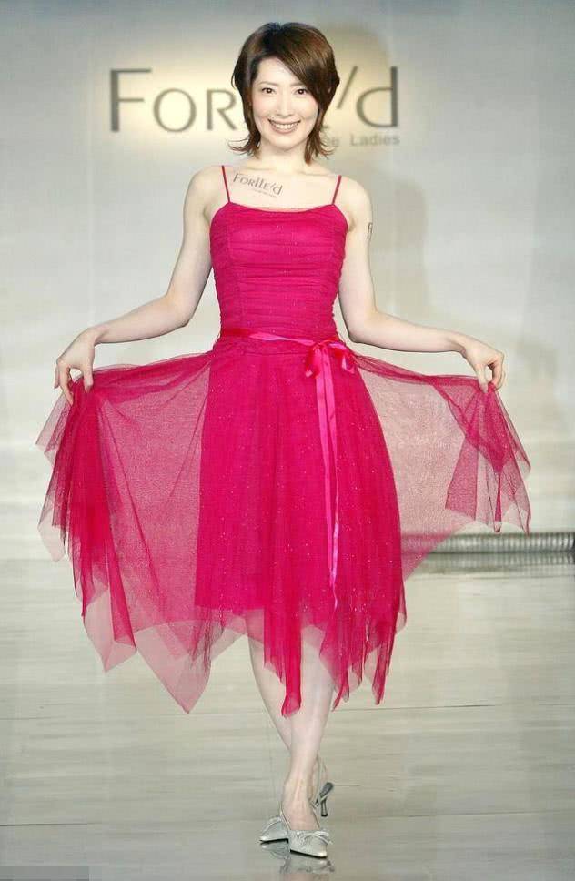 43-year-old Yang Simin appeared at the event, the most beautiful "Pan ...