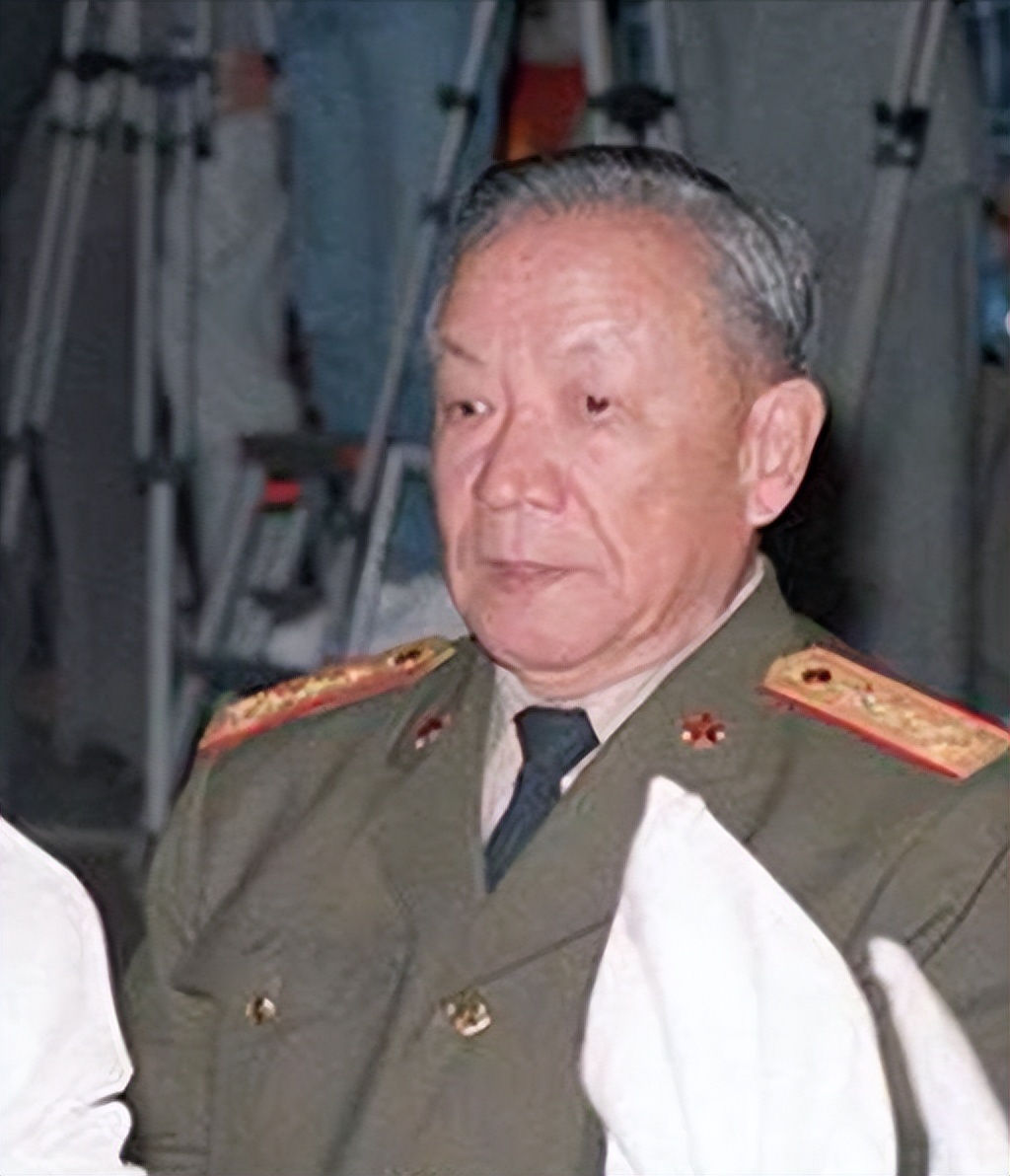 In 1999, Chi Haotian suddenly said to a major general: You are very ...