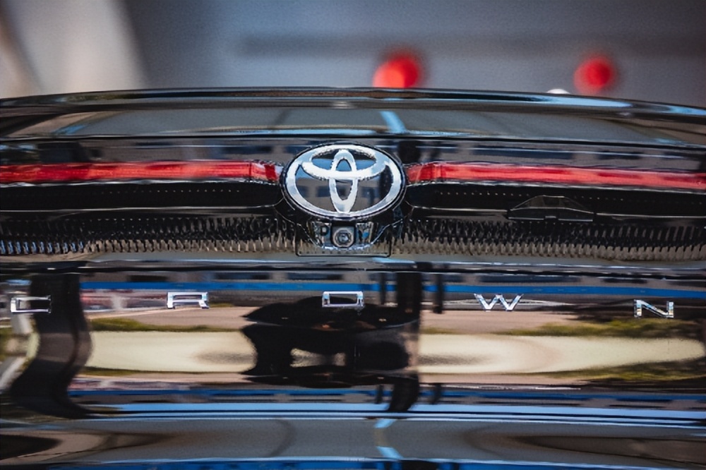 Cool and trendy, Crown SportCross unleashes modern dynamics - iMedia