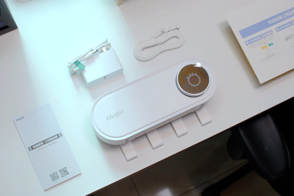 Does the router also have a display?Easy-to-operate kid-managed routers ...