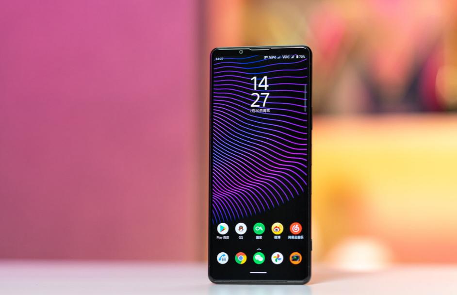 At present, the 4 "straight-screen mobile phones" at the ceiling level ...