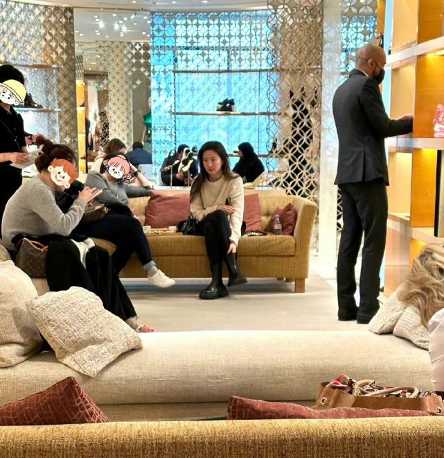 35-year-old Liu Yifei was photographed shopping without makeup ...