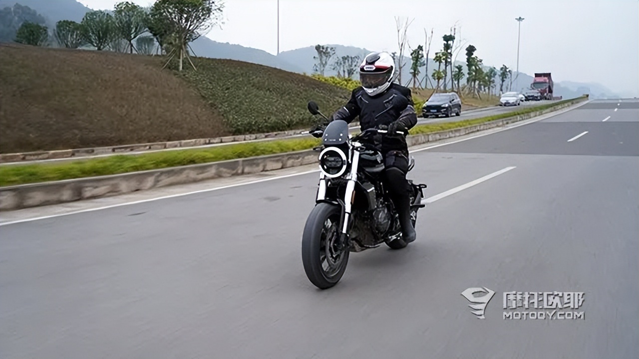 RE560 road test spy photos exposed, power and torque surpass rivals at ...