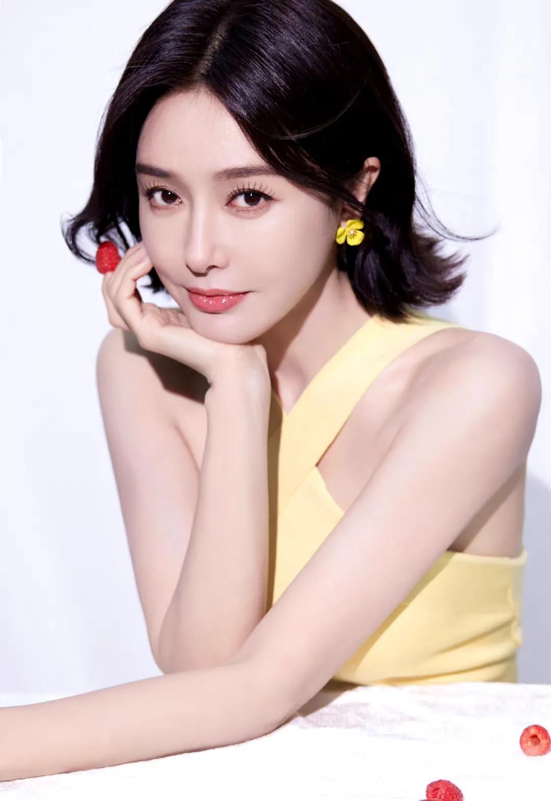 Temperament beauty actor Qin Lan - iNEWS