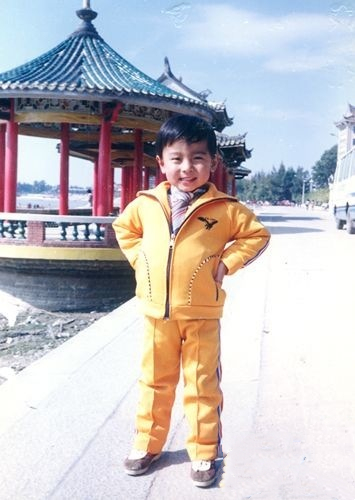 Actor He Gang: He made his debut imitating Andy Lau at the age of 23 ...