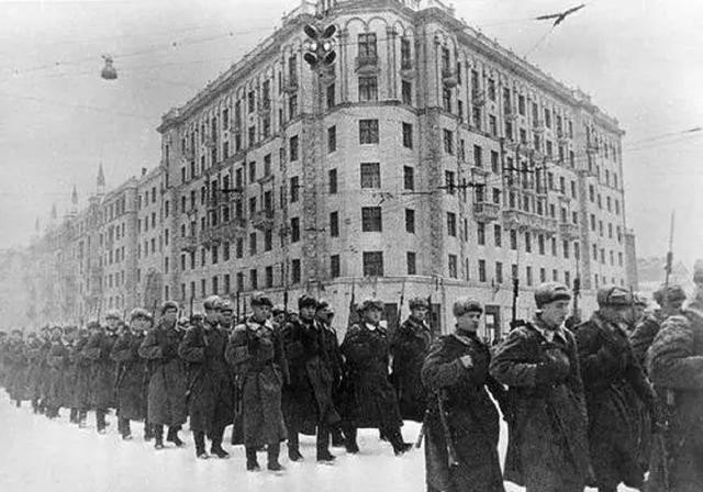 Stalin's Red Square parade in 1941 was the most daring parade in ...