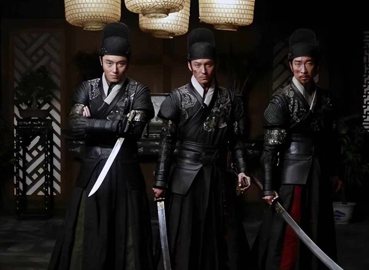 Why did the ancient broadsword have an iron ring? Historian: When you ...