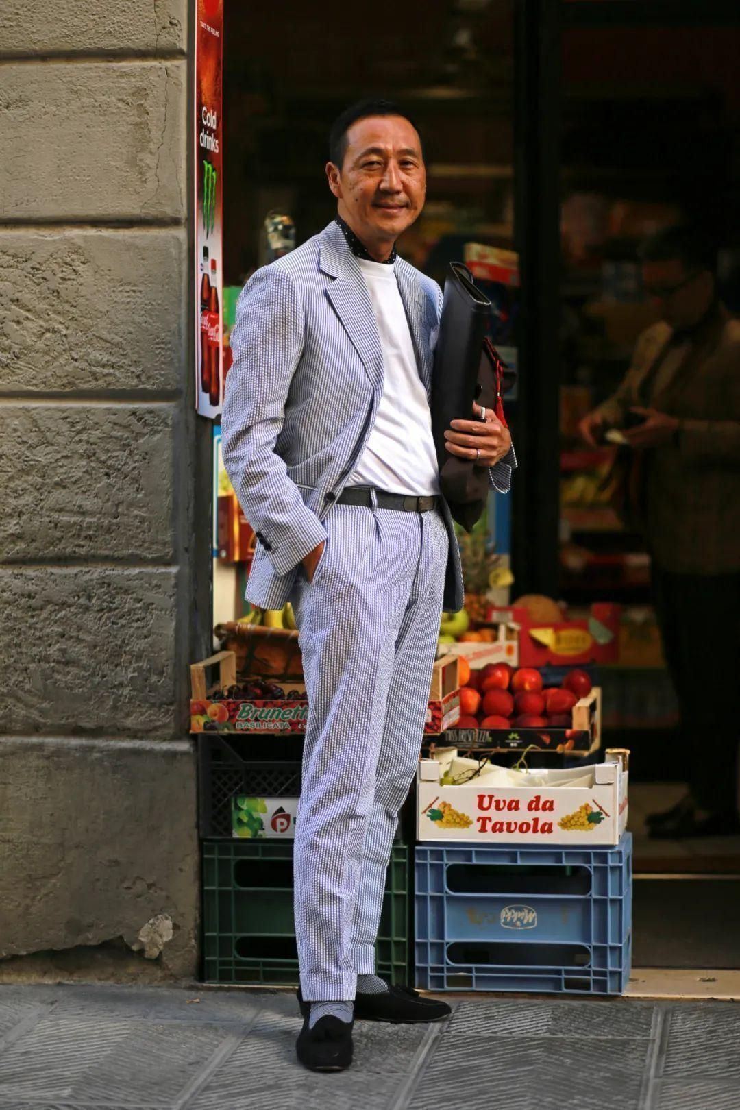 It is recommended for men in their 40s and 50s: wear "gentleman's color ...