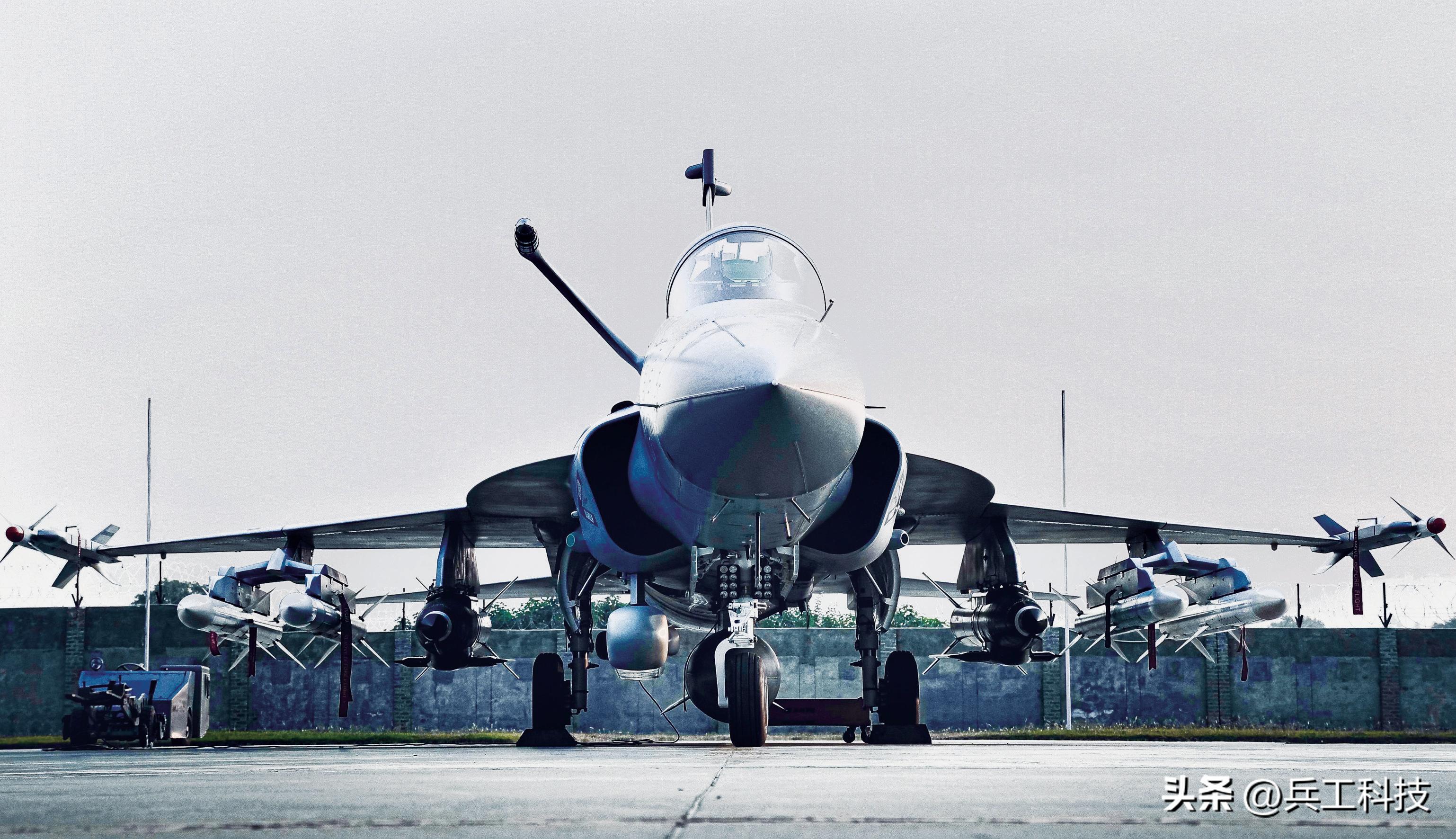 Export again, Iraq wants to buy "Fierce Dragon" fighter jet? - iNEWS