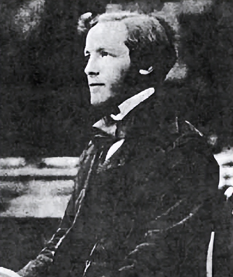 Genius of geniuses! Max, the father of electromagnetic theory, promoted ...