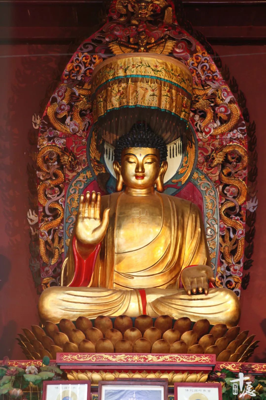Come and see the Seven Treasures of Buddhism!Every piece is significant ...